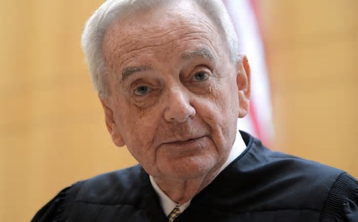 Departamento de Justicia acepta a Raymond Dearie como perito para ...
